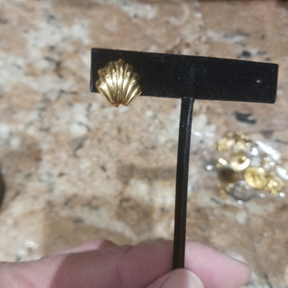 Monet | Jewelry | Vintage Monet Goldtone Shell Clip On Replacement ...